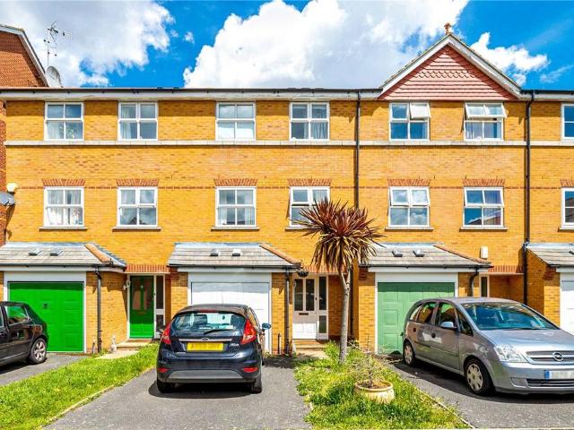 Massingberd Way, London SW17 4 bed terraced house to rent £4,000 pcm £923 pw