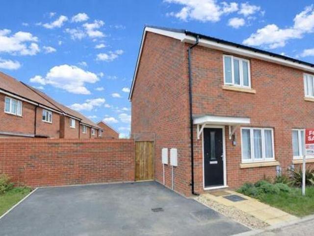 Massingham Place, Bourne, 2 Bedroom Semi detached