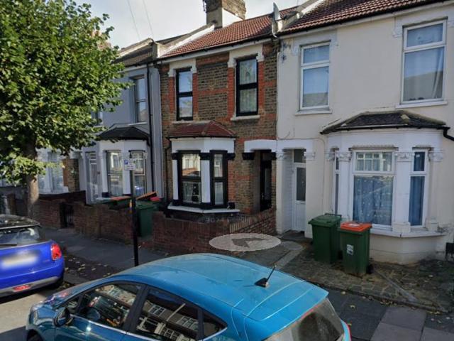 Massive 5 bed house available in Manor park E12