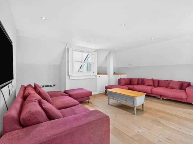 Matthew Parker Street, London, SW1H 2 bed penthouse to rent £5,500 pcm £1,269 pw