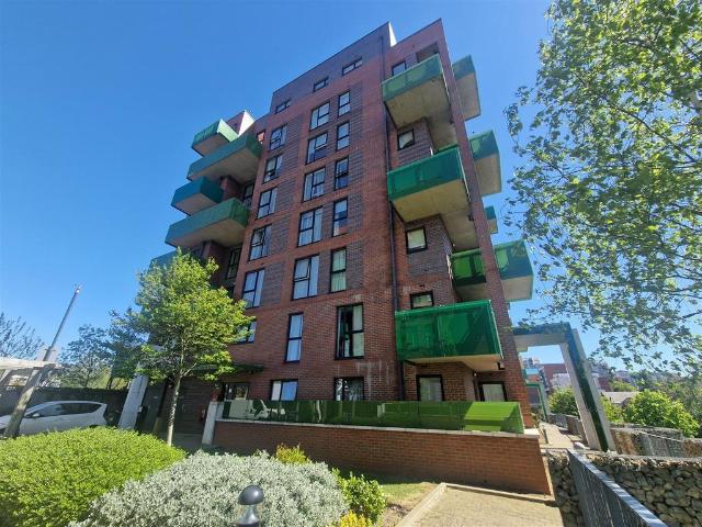 Matthews Close, Wembley Park 2 bed apartment to rent £2,300 pcm £531 pw
