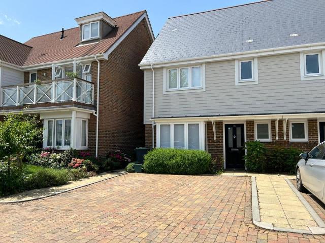 Matthews Close, Snodland ME6, 3 bed semi detached house to rent, £1,950 pcm | PrimeLocation
