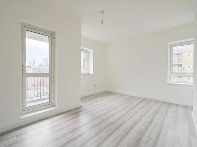 Matthews House, Burgess Street. 2 bed flat to rent £2,100 pcm £485 pw