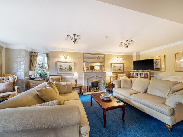Matthews Lodge, Addlestone