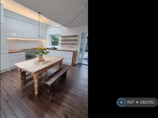 Matthias Road, London, N16 3 bed terraced house to rent £5,200 pcm £1,200 pw