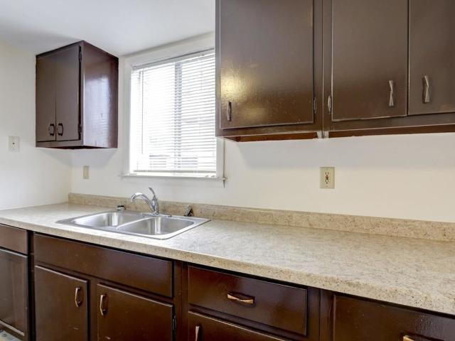 Mattis, LLC 2 Bedroom Apartment for Rent at 2000 N Mattis Ave, Champaign, IL 61821 Garden Hills