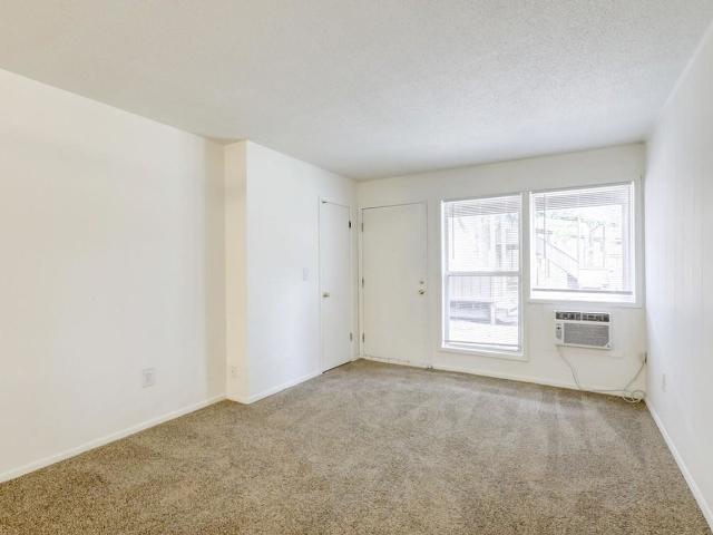 Mattis, LLC 3 Bedroom Apartment for Rent at 2000 N Mattis Ave, Champaign, IL 61821 Garden Hills