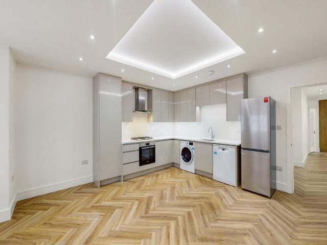 Mattock Lane, Ealing W5, 2 bed flat to rent, £2,700 pcm | PrimeLocation