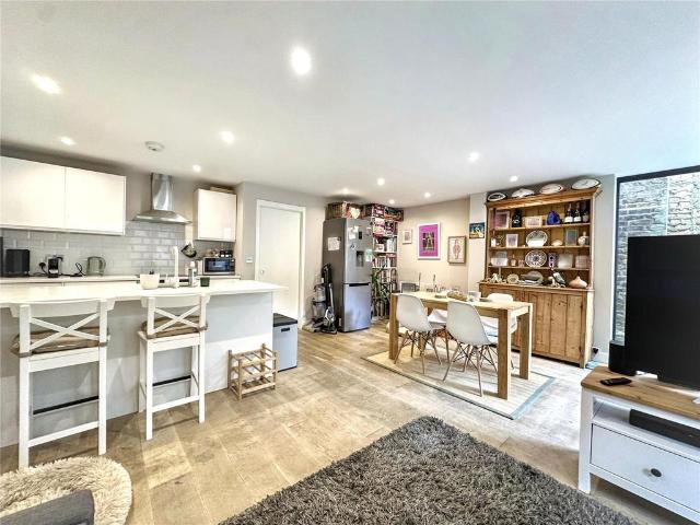 Mattock Lane, West Ealing, Ealing, W13 2 bed apartment to rent £2,500 pcm £577 pw