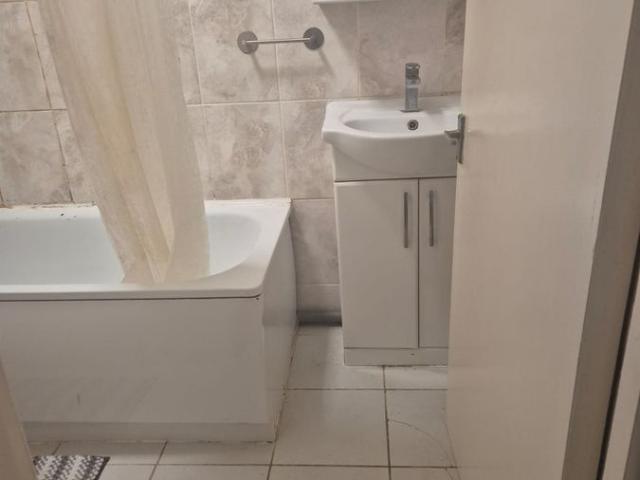 Mattock Lane, West Ealing W13, 2 bed flat to rent, £1,816 pcm | PrimeLocation