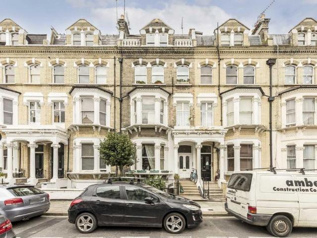 Matheson Road, London W14 2 bed flat to rent £2,700 pcm £623 pw