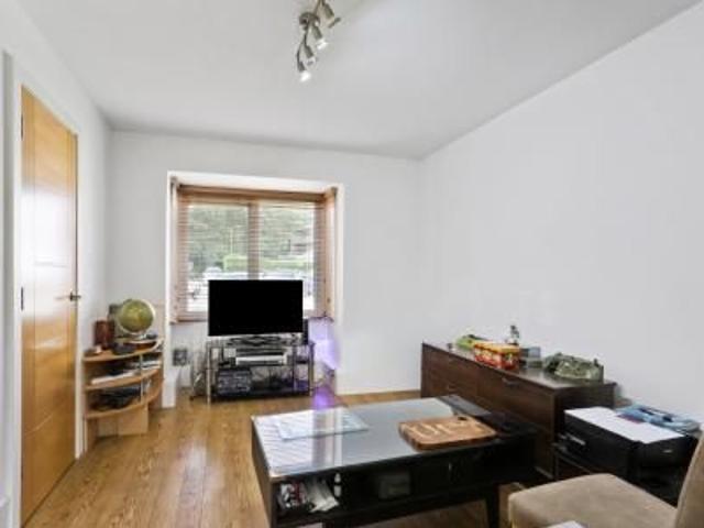 Mathon Ct, Cross Lane, Guildford, GU1