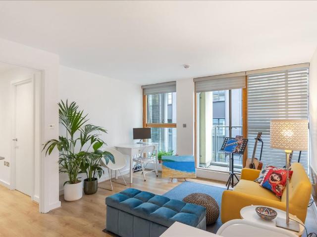 Matisse Court, Featherstone Street, London EC1Y, 1 bed flat to rent, £2,750 pcm | PrimeLocation