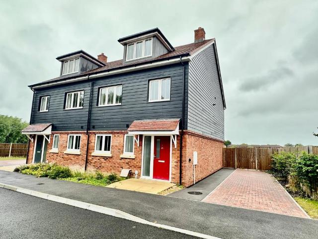 Maude Close, New Romney TN28 4 bed terraced house to rent £1,850 pcm £427 pw