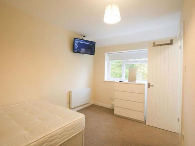 Maude Crescent, North Watford, WD24