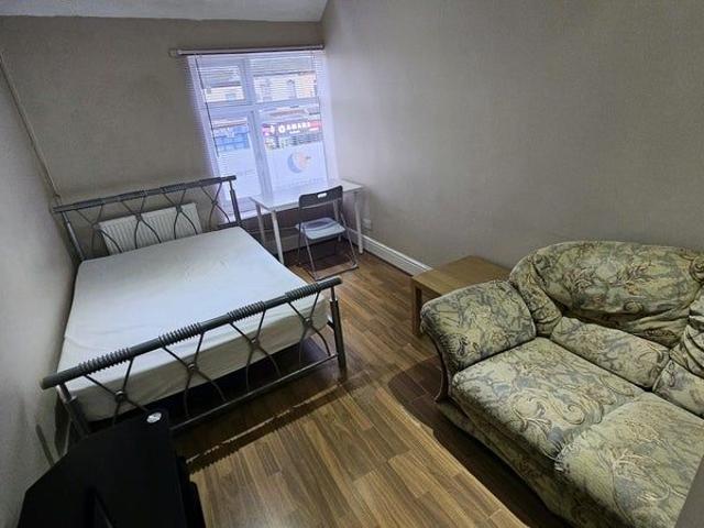 Mauldeth Road, Manchester M14, Room to rent, £598 pppm | PrimeLocation
