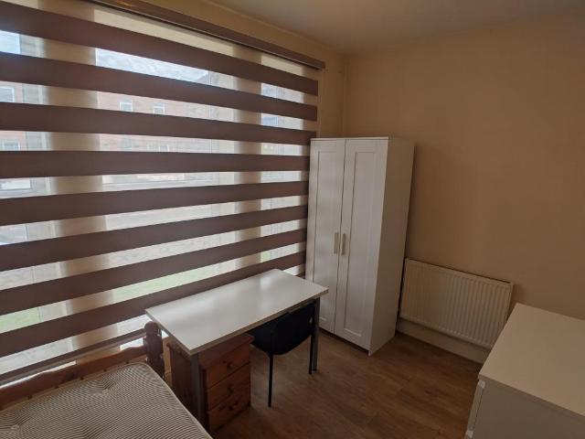 Mauldeth Road West, Manchester M20 2 bed flat to rent £1,073 pcm £248 pw
