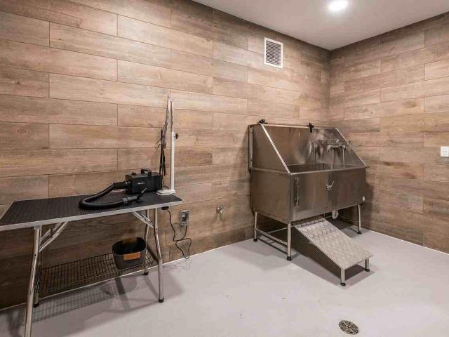 Maven on Broadway 1 Bedroom Apartment for Rent at 230 Broadway, Sacramento, CA 95818 Upper Land Park