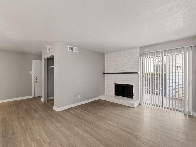 MAVERICK OAK LAWN 2 Bedroom Apartment for Rent at 2600 Arroyo Ave, Dallas, TX 75219