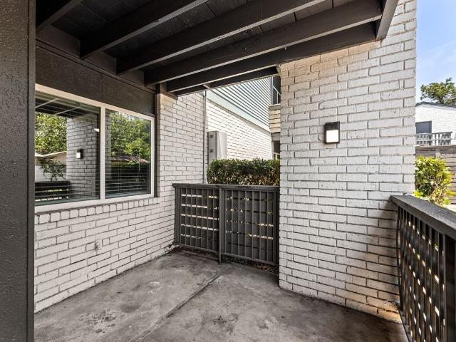 MAVERICK OAK LAWN 2 Bedroom Apartment for Rent at 2600 Arroyo Ave, Dallas, TX 75219