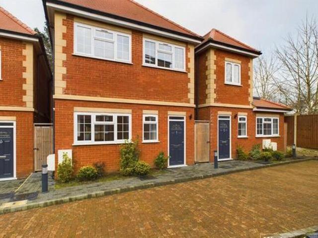 Maxwelton Close, Mill Hill, 3 Bedroom Detached