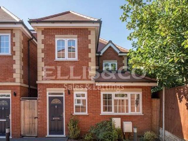 Maxwelton Close, Mill Hill, 3 Bedroom Detached