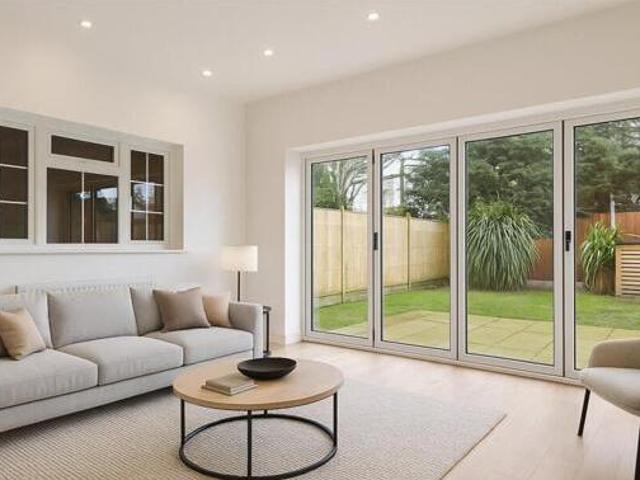 Maxwelton Close, Mill Hill, 3 Bedroom Detached