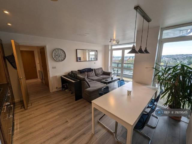 Maxwell Road, Borehamwood, WD6 2 bed flat to rent £2,100 pcm £485 pw