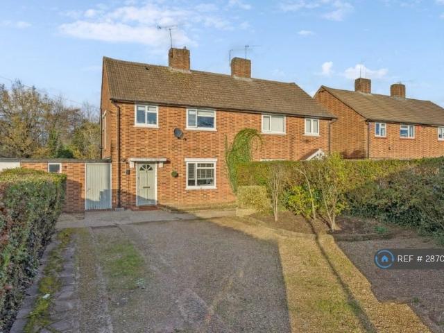 Maxwell Road, Beaconsfield, HP9 3 bed semi detached house to rent £2,695 pcm £622 pw