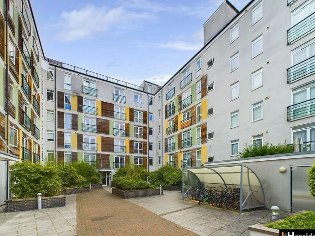 Maxwell Road, Foster House WD6, 2 bed flat to rent, £1,750 pcm | PrimeLocation