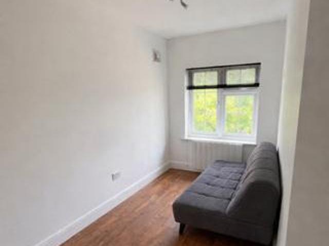 Maxwell Road, Northwood, Studio Flat For
