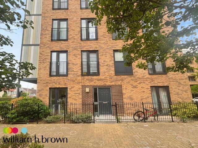 Maxwell Road, Romford 2 bed apartment to rent £1,800 pcm £415 pw