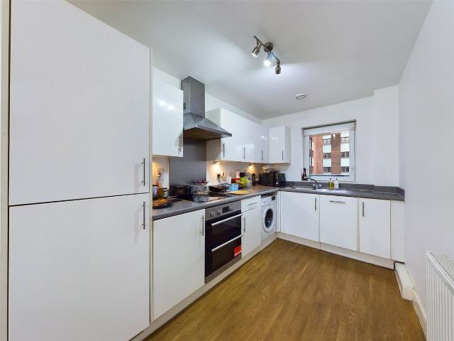 Maxwell Road, Romford RM7, 1 bed flat to rent, £1,450 pcm | PrimeLocation