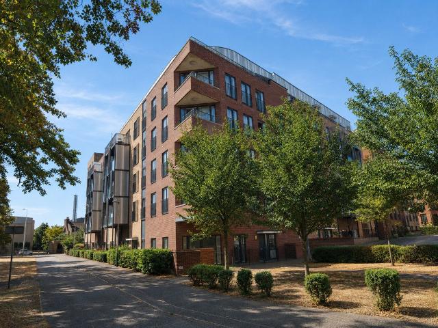Maxwell Road, Romford RM7, 1 bed flat to rent, £1,450 pcm | PrimeLocation