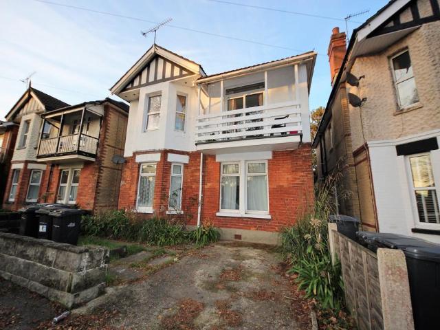 Maxwell Road, Winton, Bournemouth 8 bed house to rent £3,400 pcm £785 pw