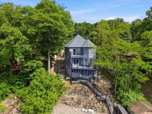 Maxim Dr, Hopatcong, Home For Sale