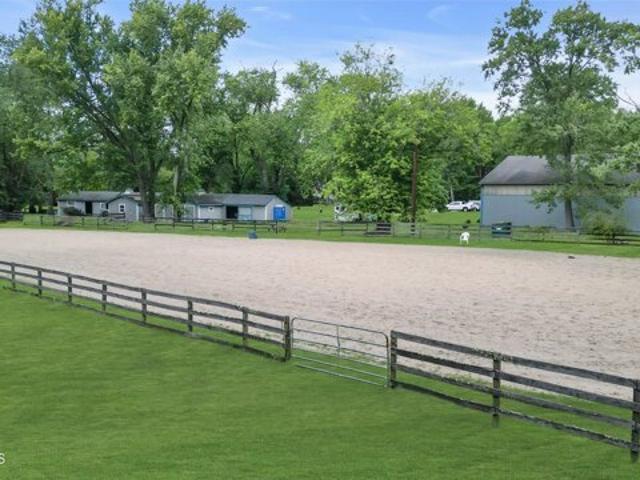Maxim Rd, Howell, Farm House For