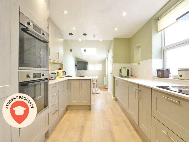 Maxse Road, Knowle, Bristol, Bristol. 6 bed terraced house to rent £4,350 pcm £1,004 pw