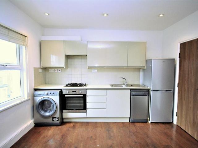 Mayton Street, Holloway 2 bed flat to rent £2,405 pcm £555 pw
