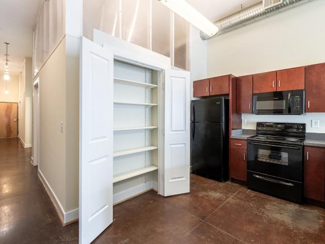 Mayton Transfer Lofts 1 Bedroom Apartment for Rent at 250 E Bank St, Petersburg, VA 23803