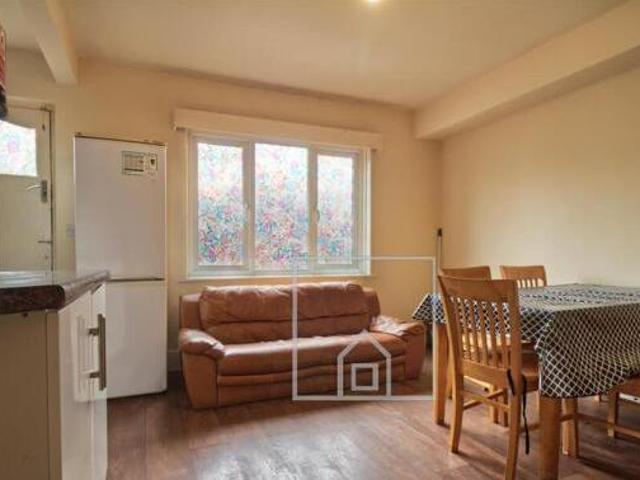 Mayville Avenue, Hyde Park, 5 Bedroom House