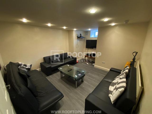 Mayville Avenue, Leeds LS6 8 bed house to rent £4,333 pcm £1,000 pw