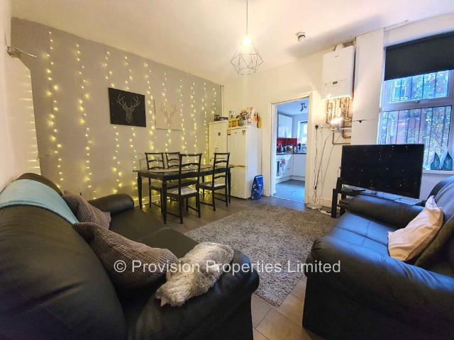 Mayville Place, Hyde Park LS6 6 bed terraced house to rent £3,250 pcm £750 pw