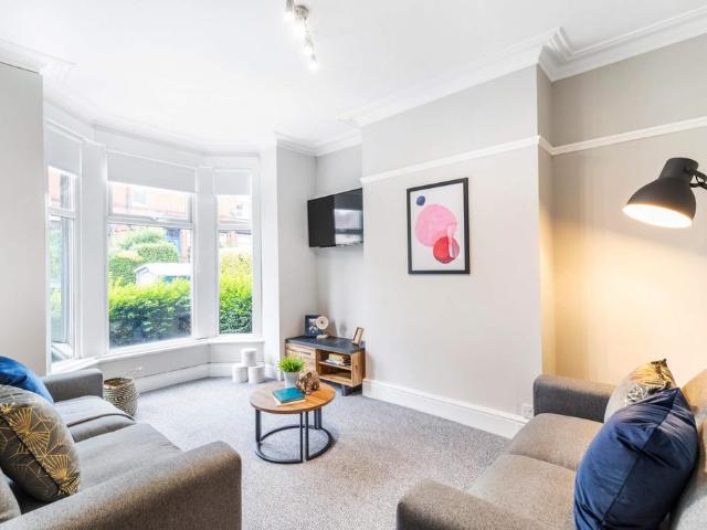 Mayville Street, Leeds LS6 6 bed house to rent £3,978 pcm £918 pw