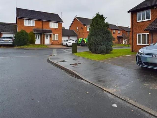 Maywell Drive, Elmdon Heath, B92 0PR, United Kingdom | 3 bed house for rent #140396216 | Rentberry