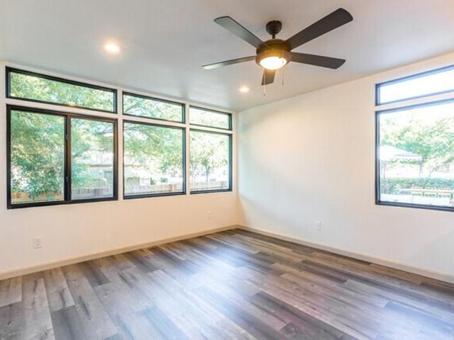 May Move 1 Bedroom Apartment for Rent at 5402 Gaston Ave, Dallas, TX 75214