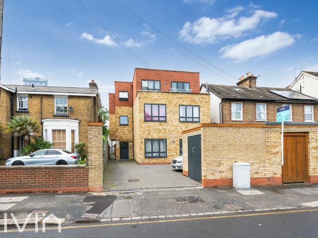 Maya House, 79B Lansdowne Road, Croydon CR0, 2 bed maisonette to rent, £1,600 pcm | PrimeLocation