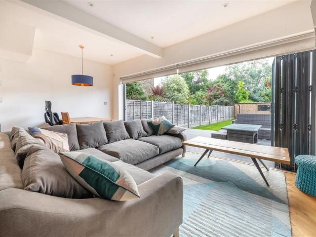 Maybank Road, E18 1EP