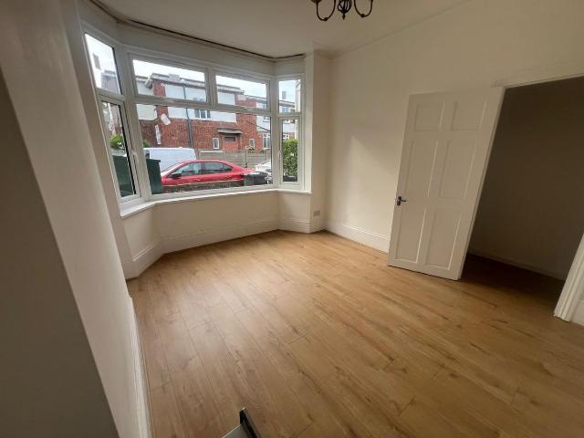 Maybank Road E18, 2 bed flat to rent, £1,875 pcm | PrimeLocation