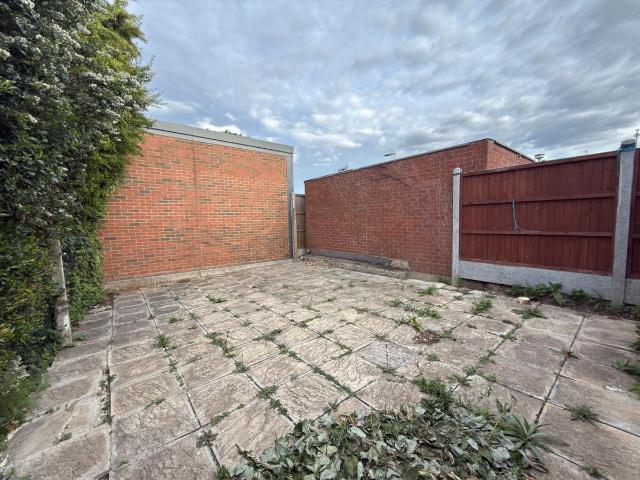 Maybank Road E18, 2 bed flat to rent, £1,875 pcm | PrimeLocation